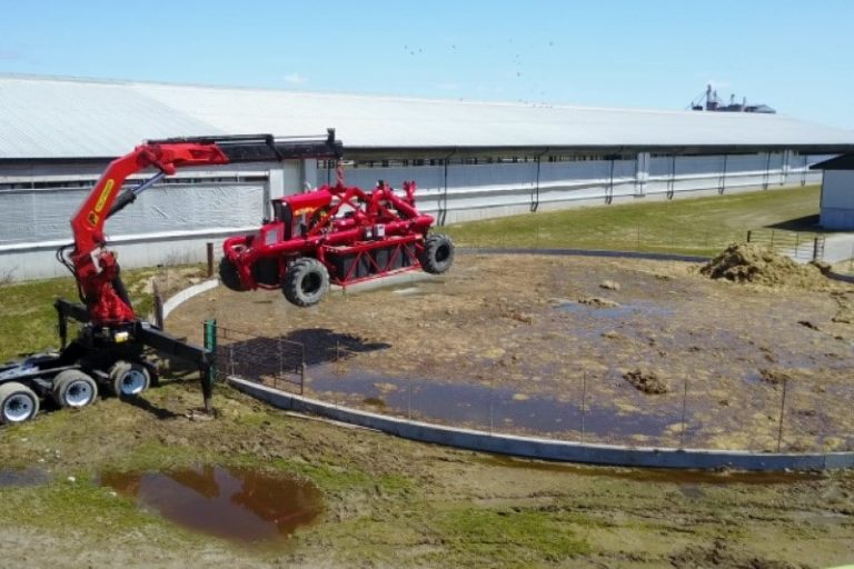 Lagoon Crawler - Nuhn Industries Ltd. | Innovative Manure Equipment