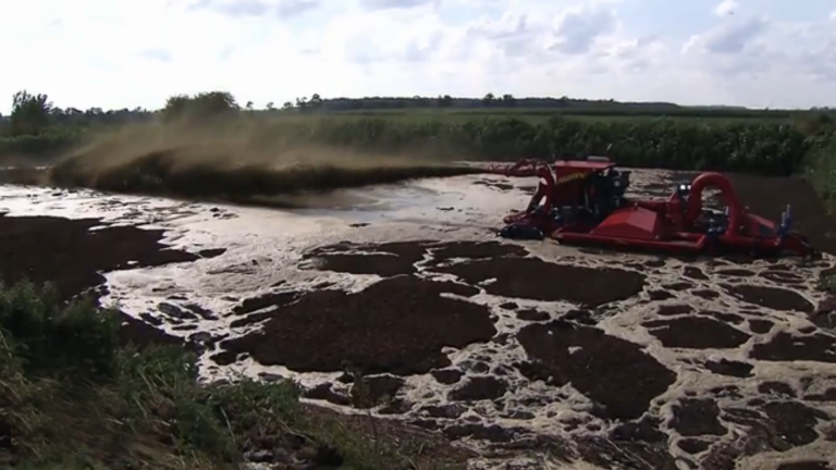 Lagoon Crawler - Nuhn Industries Ltd. | Innovative Manure Equipment