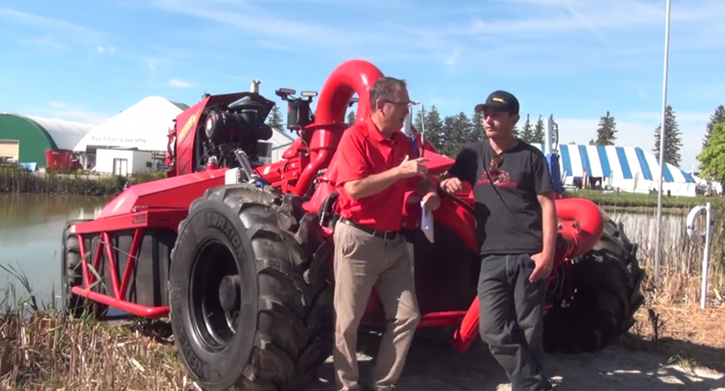 Nuhn 14000 Quad-Steer and Fendt 1042 - Nuhn Industries Ltd.